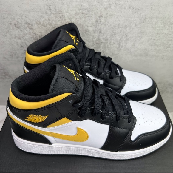 Jordan | Shoes | Nike Air Jordan Mid | Poshmark